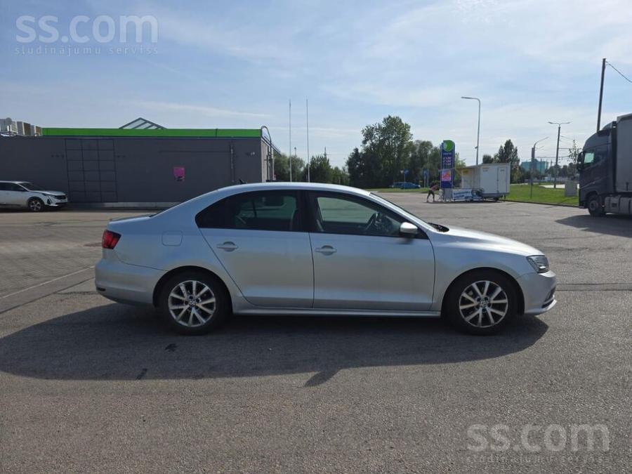 Pelēks Volkswagen Jetta 2014 Rīga, ar dzinēja tilpumu 2.00 L un nobraukumu 205 tūkst. km par 5000 €, foto 4 vietnē AUTOMOTO.COM.LV