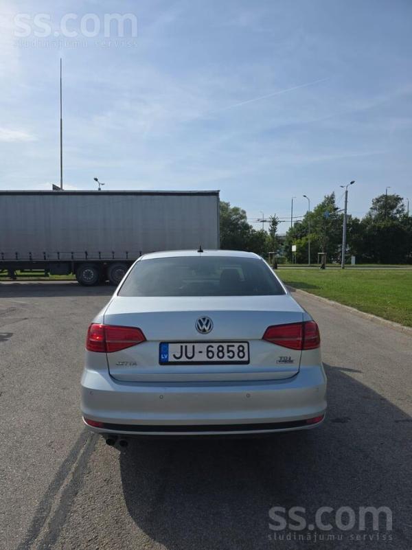 Pelēks Volkswagen Jetta 2014 Rīga, ar dzinēja tilpumu 2.00 L un nobraukumu 205 tūkst. km par 5000 €, foto 6 vietnē AUTOMOTO.COM.LV