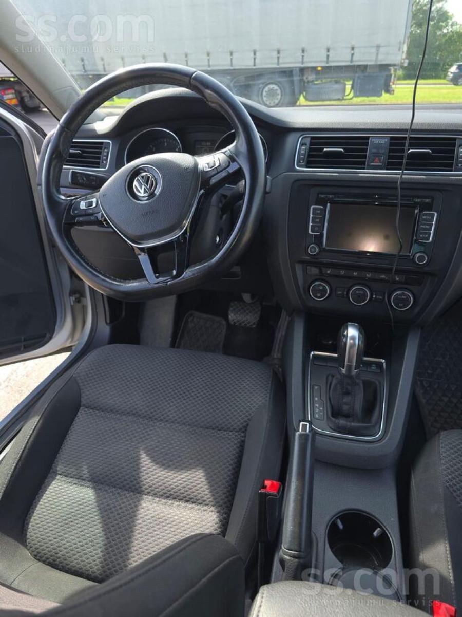 Pelēks Volkswagen Jetta 2014 Rīga, ar dzinēja tilpumu 2.00 L un nobraukumu 205 tūkst. km par 5000 €, foto 12 vietnē AUTOMOTO.COM.LV