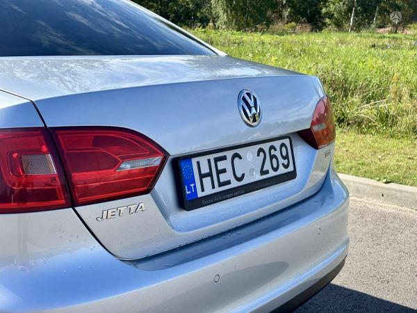 Pelēks Volkswagen Jetta 2014 Viļņa, ar dzinēja tilpumu 1.60 L un nobraukumu 260 tūkst. km par 4300 €, foto 6 vietnē AUTOMOTO.COM.LV