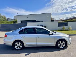 Grey Volkswagen Jetta 2014 in Vilnius, with an engine capacity of 1.60 L and mileage of 260 thousand km for 4300 €, photo 10 on AUTOMOTO.COM.LV