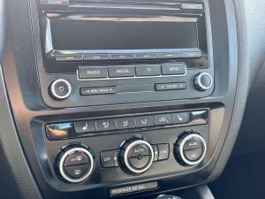 Grey Volkswagen Jetta 2014 in Vilnius, with an engine capacity of 1.60 L and mileage of 260 thousand km for 4300 €, photo 16 on AUTOMOTO.COM.LV