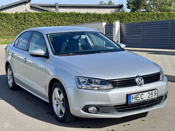 Grey Volkswagen Jetta 2014 in Vilnius, with an engine capacity of 1.60 L and mileage of 260 thousand km for 4300 €, photo 11 on AUTOMOTO.COM.LV