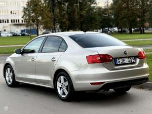 Pelēks Volkswagen Jetta 2014 Kauņa, ar dzinēja tilpumu 1.39 L un nobraukumu 322 tūkst. km par 2500 €, foto 4 vietnē AUTOMOTO.COM.LV