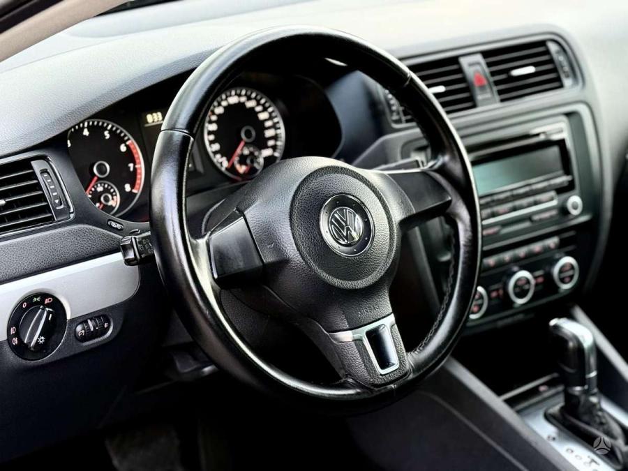Pelēks Volkswagen Jetta 2014 Kauņa, ar dzinēja tilpumu 1.39 L un nobraukumu 322 tūkst. km par 2500 €, foto 9 vietnē AUTOMOTO.COM.LV