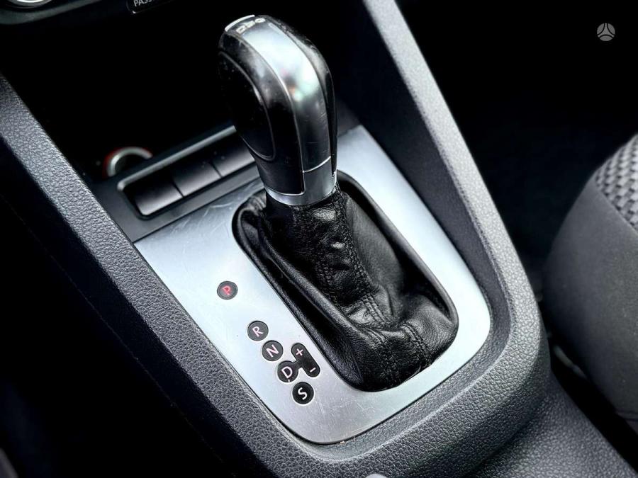Pelēks Volkswagen Jetta 2014 Kauņa, ar dzinēja tilpumu 1.39 L un nobraukumu 322 tūkst. km par 2500 €, foto 21 vietnē AUTOMOTO.COM.LV