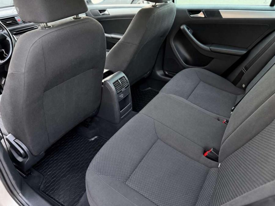 Pelēks Volkswagen Jetta 2014 Kauņa, ar dzinēja tilpumu 1.39 L un nobraukumu 322 tūkst. km par 2500 €, foto 23 vietnē AUTOMOTO.COM.LV