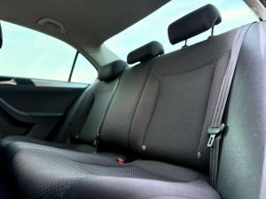 Pelēks Volkswagen Jetta 2014 Kauņa, ar dzinēja tilpumu 1.39 L un nobraukumu 322 tūkst. km par 2500 €, foto 24 vietnē AUTOMOTO.COM.LV