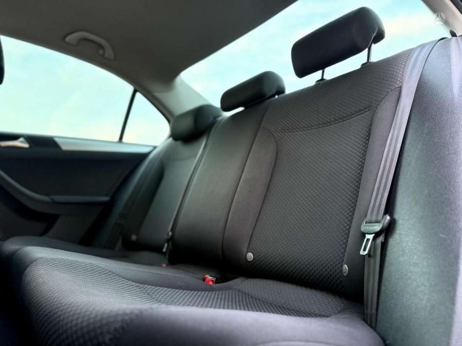 Pelēks Volkswagen Jetta 2014 Kauņa, ar dzinēja tilpumu 1.39 L un nobraukumu 322 tūkst. km par 2500 €, foto 24 vietnē AUTOMOTO.COM.LV