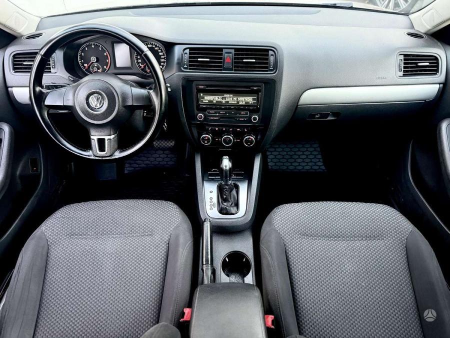 Pelēks Volkswagen Jetta 2014 Kauņa, ar dzinēja tilpumu 1.39 L un nobraukumu 322 tūkst. km par 2500 €, foto 26 vietnē AUTOMOTO.COM.LV