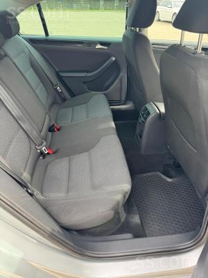 Grey Volkswagen Jetta 2014 in Cesis, with an engine capacity of 1.40 L and mileage of 166 thousand km for 5000 €, photo 6 on AUTOMOTO.COM.LV