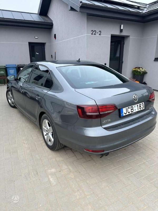 Pelēks Volkswagen Jetta 2015 Viļņa, ar dzinēja tilpumu 1.97 L un nobraukumu 174 tūkst. km par 5900 €, foto 6 vietnē AUTOMOTO.COM.LV