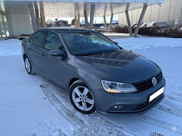 Grey Volkswagen Jetta 2015 in Vilnius, with an engine capacity of 1.97 L and mileage of 176 thousand km for 7200 €, photo 1 on AUTOMOTO.COM.LV