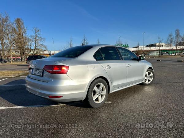 Grey Volkswagen Jetta 2015 in Tartu, with an engine capacity of 1.40 L and mileage of 200 thousand km for 6800 €, photo 4 on AUTOMOTO.COM.LV