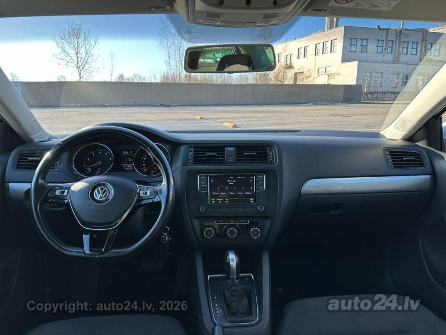Pelēks Volkswagen Jetta 2015 Tartu, ar dzinēja tilpumu 1.40 L un nobraukumu 200 tūkst. km par 6800 €, foto 12 vietnē AUTOMOTO.COM.LV