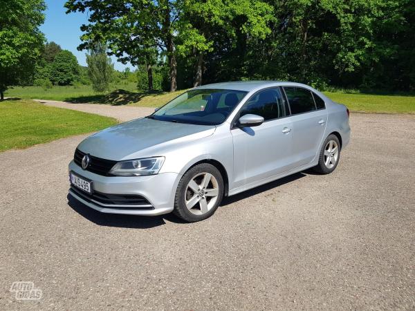 Pelēks Volkswagen Jetta 2015 Viļņa, ar dzinēja tilpumu 2.00 L un nobraukumu 324 tūkst. km par 3599 €, foto 5 vietnē AUTOMOTO.COM.LV