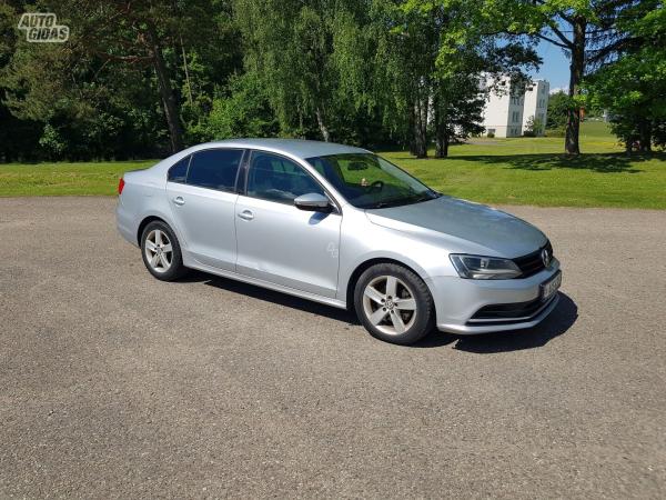 Pelēks Volkswagen Jetta 2015 Viļņa, ar dzinēja tilpumu 2.00 L un nobraukumu 324 tūkst. km par 3599 €, foto 6 vietnē AUTOMOTO.COM.LV