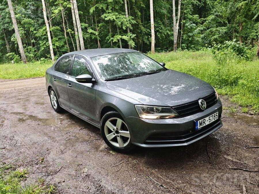 Pelēks Volkswagen Jetta 2015 Talsi, ar dzinēja tilpumu 1.40 L un nobraukumu 204 tūkst. km par 4800 €, foto 3 vietnē AUTOMOTO.COM.LV
