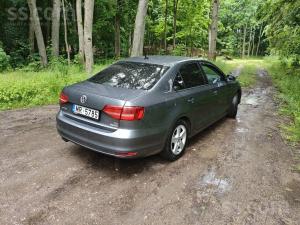 Pelēks Volkswagen Jetta 2015 Talsi, ar dzinēja tilpumu 1.40 L un nobraukumu 204 tūkst. km par 4800 €, foto 4 vietnē AUTOMOTO.COM.LV