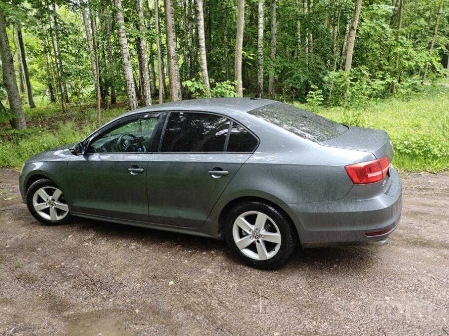 Pelēks Volkswagen Jetta 2015 Talsi, ar dzinēja tilpumu 1.40 L un nobraukumu 204 tūkst. km par 4800 €, foto 5 vietnē AUTOMOTO.COM.LV