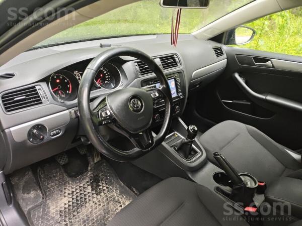 Pelēks Volkswagen Jetta 2015 Talsi, ar dzinēja tilpumu 1.40 L un nobraukumu 204 tūkst. km par 4800 €, foto 5 vietnē AUTOMOTO.COM.LV