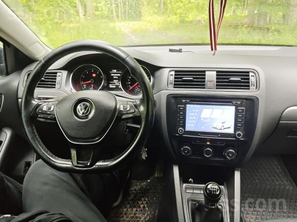 Pelēks Volkswagen Jetta 2015 Talsi, ar dzinēja tilpumu 1.40 L un nobraukumu 204 tūkst. km par 4800 €, foto 9 vietnē AUTOMOTO.COM.LV