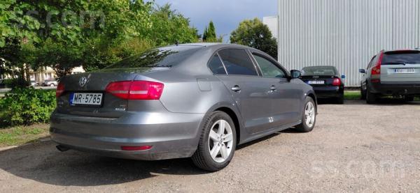 Pelēks Volkswagen Jetta 2015 Talsi, ar dzinēja tilpumu 1.40 L un nobraukumu 204 tūkst. km par 4600 €, foto 3 vietnē AUTOMOTO.COM.LV
