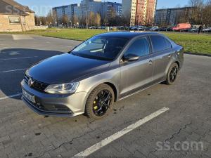 Grey Volkswagen Jetta 2015 in Riga, with an engine capacity of 2.00 L and mileage of 304 thousand km for 5500 €, photo  on AUTOMOTO.COM.LV