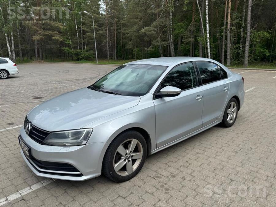 Pelēks Volkswagen Jetta 2015 Rīga, ar dzinēja tilpumu 2.00 L un nobraukumu 380 tūkst. km par 4400 €, foto 1 vietnē AUTOMOTO.COM.LV
