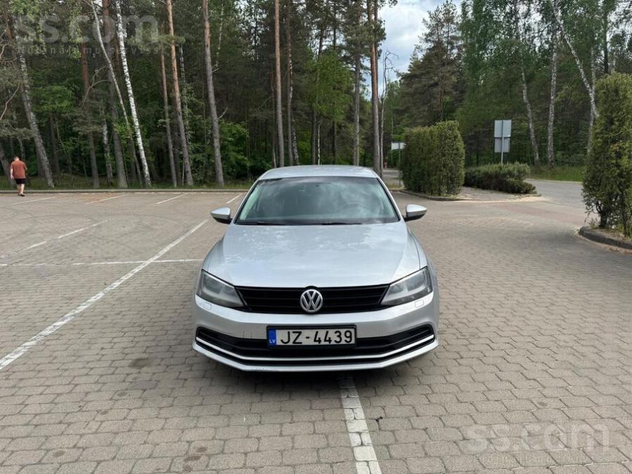 Pelēks Volkswagen Jetta 2015 Rīga, ar dzinēja tilpumu 2.00 L un nobraukumu 380 tūkst. km par 4400 €, foto 6 vietnē AUTOMOTO.COM.LV