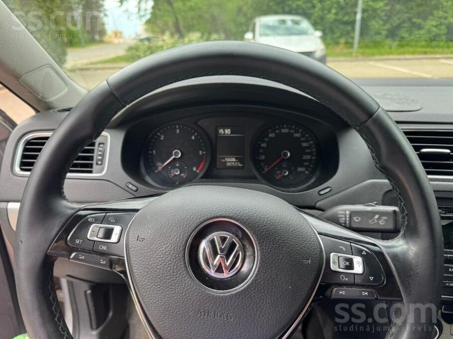 Pelēks Volkswagen Jetta 2015 Rīga, ar dzinēja tilpumu 2.00 L un nobraukumu 380 tūkst. km par 4400 €, foto 9 vietnē AUTOMOTO.COM.LV