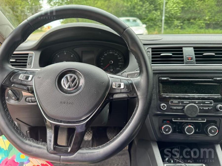 Pelēks Volkswagen Jetta 2015 Rīga, ar dzinēja tilpumu 2.00 L un nobraukumu 380 tūkst. km par 4400 €, foto 10 vietnē AUTOMOTO.COM.LV