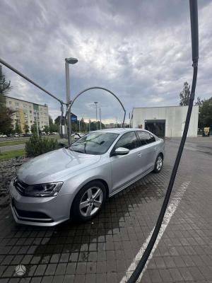 Grey Volkswagen Jetta 2015 in Vilnius, with an engine capacity of 1.97 L and mileage of 253 thousand km for 4000 €, photo  on AUTOMOTO.COM.LV