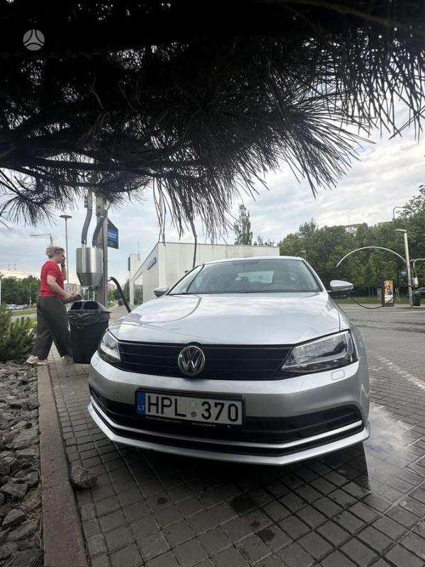 Pelēks Volkswagen Jetta 2015 Viļņa, ar dzinēja tilpumu 1.97 L un nobraukumu 253 tūkst. km par 4000 €, foto 3 vietnē AUTOMOTO.COM.LV