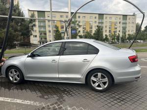 Pelēks Volkswagen Jetta 2015 Viļņa, ar dzinēja tilpumu 1.97 L un nobraukumu 253 tūkst. km par 4000 €, foto 6 vietnē AUTOMOTO.COM.LV