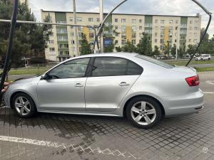 Pelēks Volkswagen Jetta 2015 Viļņa, ar dzinēja tilpumu 1.97 L un nobraukumu 253 tūkst. km par 4000 €, foto 7 vietnē AUTOMOTO.COM.LV