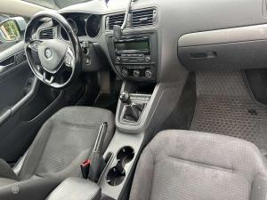 Pelēks Volkswagen Jetta 2015 Viļņa, ar dzinēja tilpumu 1.97 L un nobraukumu 253 tūkst. km par 4000 €, foto 9 vietnē AUTOMOTO.COM.LV