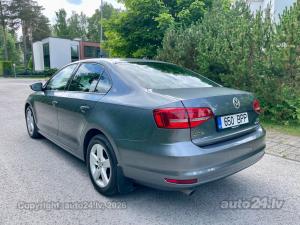 Pelēks Volkswagen Jetta 2015 Tallina, ar dzinēja tilpumu 1.20 L un nobraukumu 103 tūkst. km par 7900 €, foto 6 vietnē AUTOMOTO.COM.LV