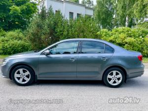Pelēks Volkswagen Jetta 2015 Tallina, ar dzinēja tilpumu 1.20 L un nobraukumu 103 tūkst. km par 7900 €, foto 7 vietnē AUTOMOTO.COM.LV