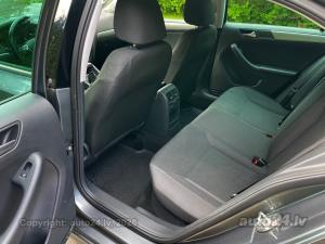 Pelēks Volkswagen Jetta 2015 Tallina, ar dzinēja tilpumu 1.20 L un nobraukumu 103 tūkst. km par 7900 €, foto 11 vietnē AUTOMOTO.COM.LV