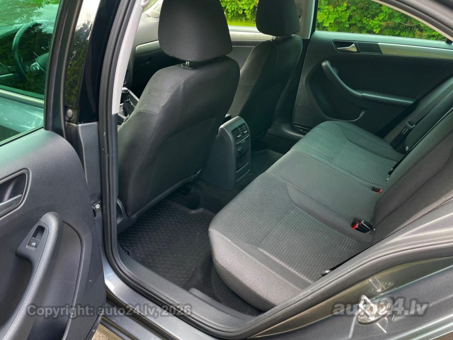 Pelēks Volkswagen Jetta 2015 Tallina, ar dzinēja tilpumu 1.20 L un nobraukumu 103 tūkst. km par 7900 €, foto 11 vietnē AUTOMOTO.COM.LV