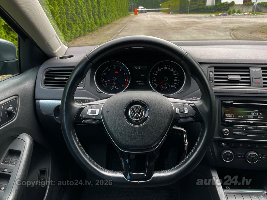 Pelēks Volkswagen Jetta 2015 Tallina, ar dzinēja tilpumu 1.20 L un nobraukumu 103 tūkst. km par 7900 €, foto 13 vietnē AUTOMOTO.COM.LV