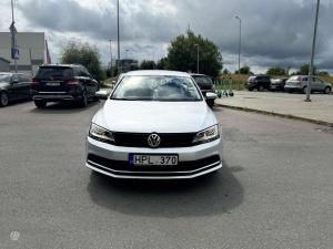 Grey Volkswagen Jetta 2015 in Vilnius, with an engine capacity of 1.97 L and mileage of 250 thousand km for 5499 €, photo 3 on AUTOMOTO.COM.LV