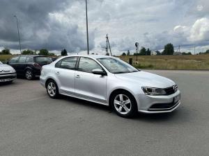 Grey Volkswagen Jetta 2015 in Vilnius, with an engine capacity of 1.97 L and mileage of 250 thousand km for 5499 €, photo 4 on AUTOMOTO.COM.LV