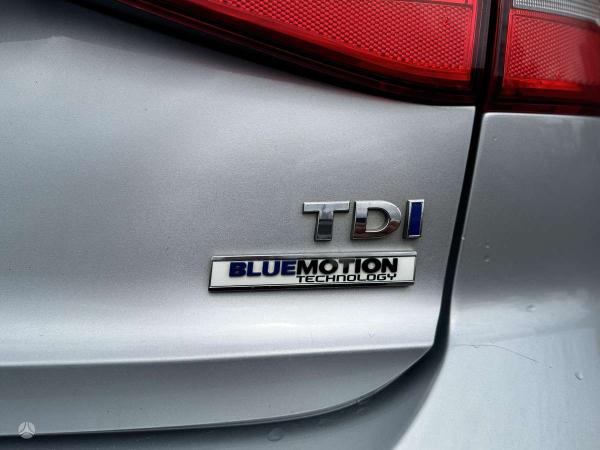 Grey Volkswagen Jetta 2015 in Vilnius, with an engine capacity of 1.97 L and mileage of 250 thousand km for 5499 €, photo 8 on AUTOMOTO.COM.LV