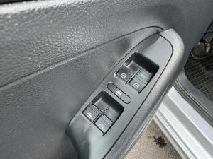 Grey Volkswagen Jetta 2015 in Vilnius, with an engine capacity of 1.97 L and mileage of 250 thousand km for 5499 €, photo 14 on AUTOMOTO.COM.LV