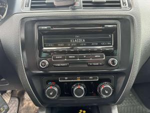 Grey Volkswagen Jetta 2015 in Vilnius, with an engine capacity of 1.97 L and mileage of 250 thousand km for 5499 €, photo 16 on AUTOMOTO.COM.LV