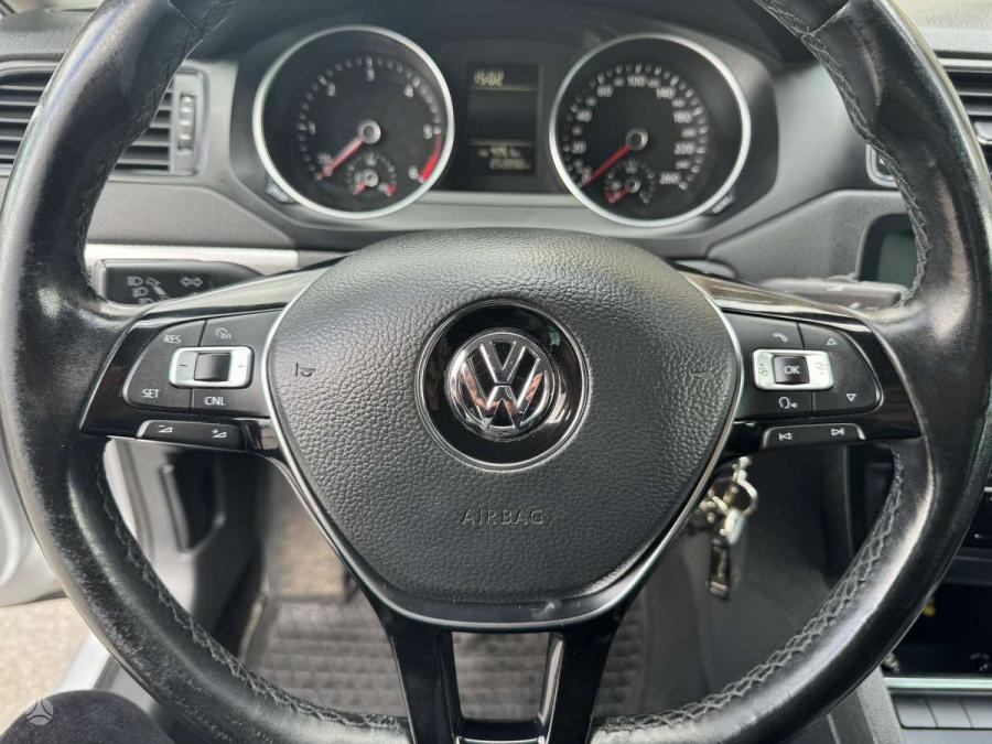 Grey Volkswagen Jetta 2015 in Vilnius, with an engine capacity of 1.97 L and mileage of 250 thousand km for 5499 €, photo 17 on AUTOMOTO.COM.LV