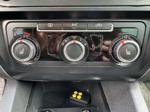 Grey Volkswagen Jetta 2015 in Vilnius, with an engine capacity of 1.97 L and mileage of 250 thousand km for 5499 €, photo 19 on AUTOMOTO.COM.LV