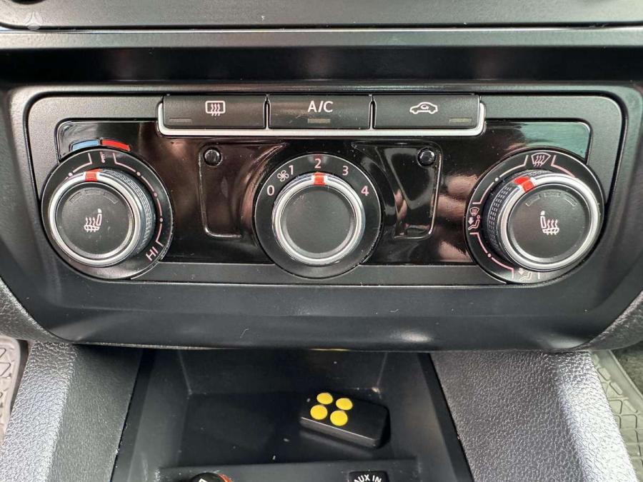 Grey Volkswagen Jetta 2015 in Vilnius, with an engine capacity of 1.97 L and mileage of 250 thousand km for 5499 €, photo 19 on AUTOMOTO.COM.LV